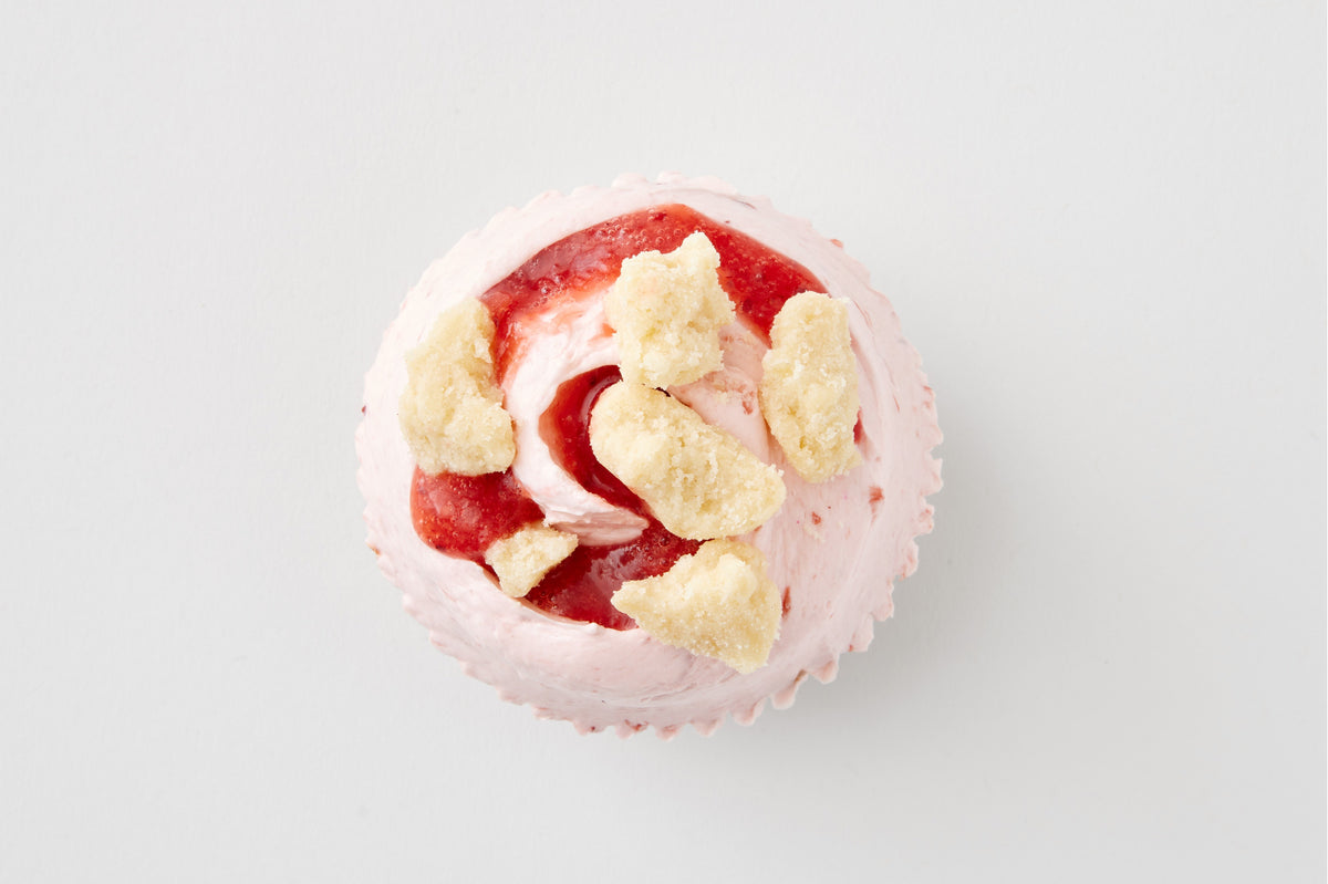Strawberry Crumble Cupcakes – Magnolia Bakery